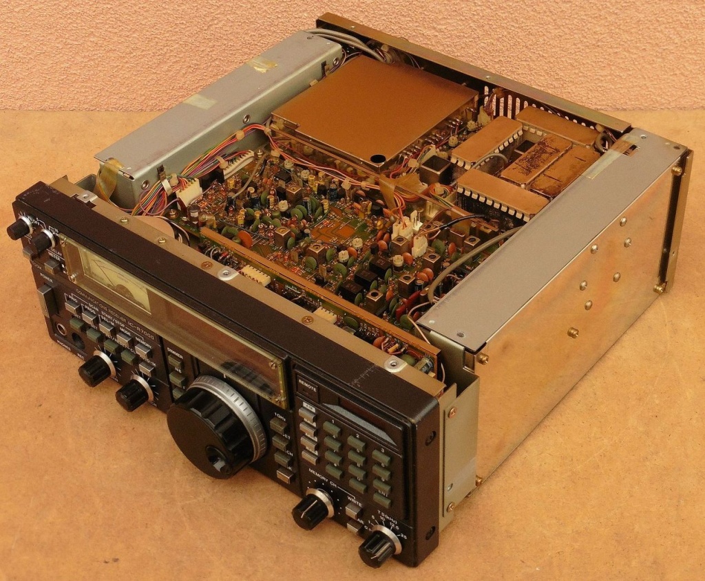 Komunikacijski prijemnik Icom IC-R7000 – Elektronika CroWave