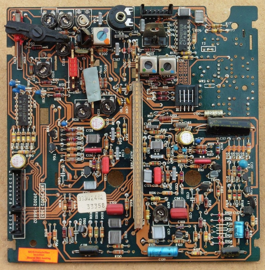 Grundig RR 1140 Profesional – Elektronika CroWave