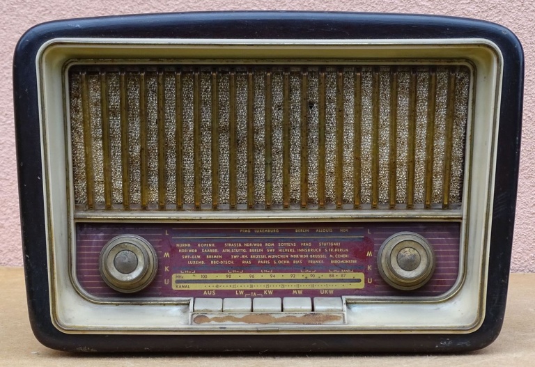 Radio prijemnik Grundig 95 GW – Elektronika CroWave